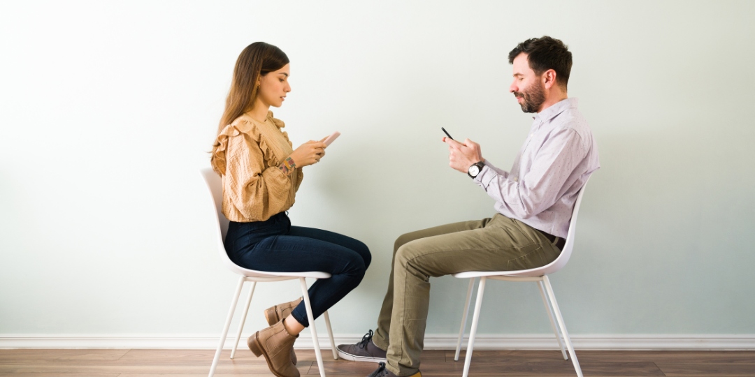 Which is better? Meeting someone face to face vs in app – Original Dating